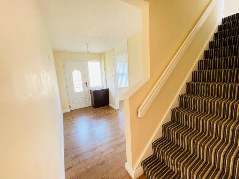 175 Dunclug Park, Ballymena - 3 Bedroom Mid Terraced - L&B