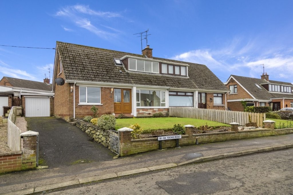98 Toome Road, Ballymena..4 bed chalet bungalow.. - L&B